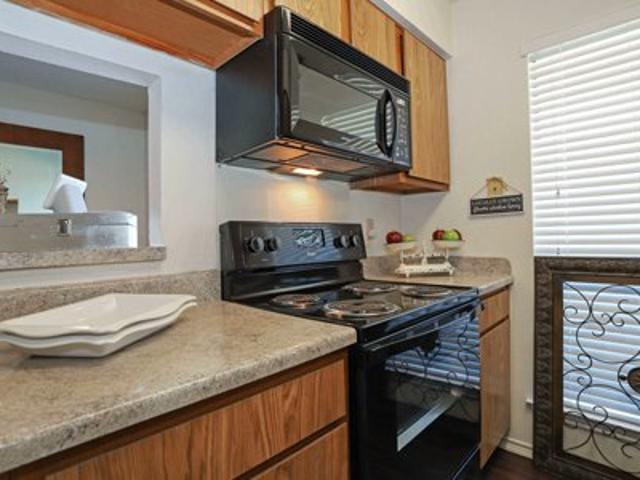 2 BR, 2 BA Apartment 2015 Randy Snow Rd Unit 2 310, Arlington, TX 76011