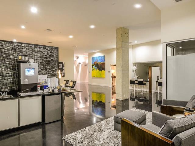 2 BR, 2 BA Apartment 201 South Palm Avenue Unit 0710, Sarasota, FL 34236