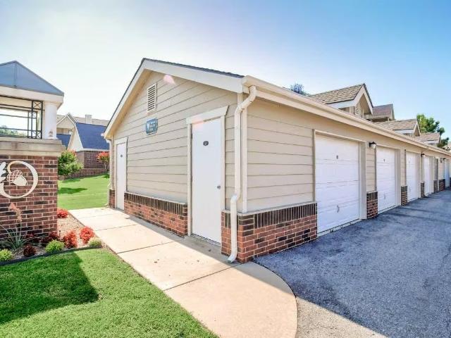 2 BR, 2 BA Apartment 20202 East Admiral Place Unit 1212, Catoosa, OK 74015