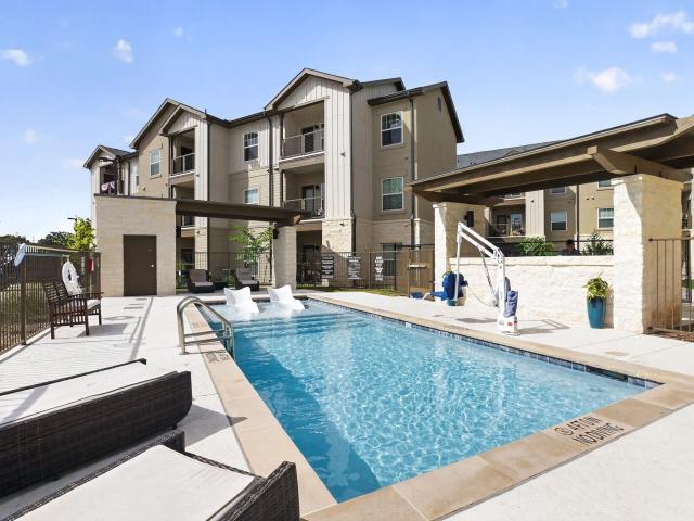 2 BR, 2 BA Apartment 202 East Ufer Street Unit 308, Fredericksburg, TX 78624