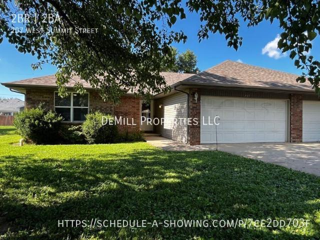 2 BR, 2 BA Apartment 207 West Summit Street, Republic, MO 65738