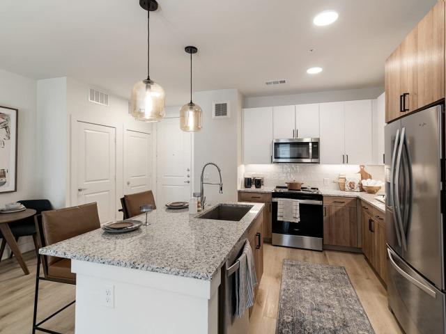 2 BR, 2 BA Apartment 2040 E State Hwy 121 Business Unit 5061, The Colony, TX 75056