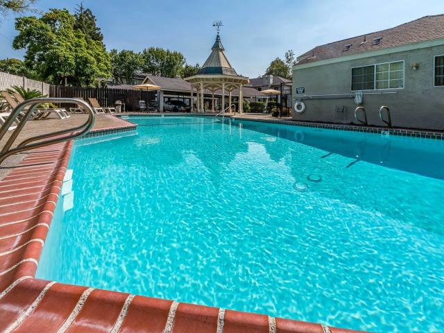 2 BR, 2 BA Apartment 2059 Royal Oaks Drive Unit 219, Sacramento, CA 95815