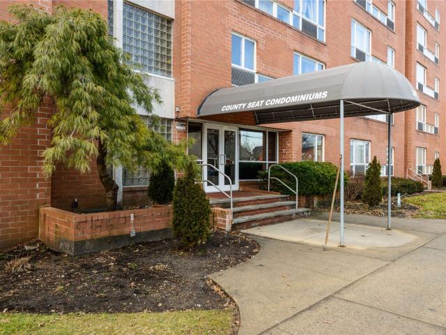 2 BR, 2 BA Apartment 205 Mineola Blvd, Mineola, NY 11501