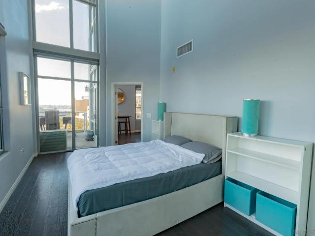 2 BR, 2 BA Apartment 206 Park Boulevard, San Diego, CA 92101
