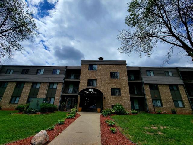 2 BR, 2 BA Apartment 2099 Silver Bell Road Unit 02, Saint Paul, MN 55122