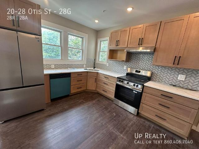 2 BR, 2 BA Apartment 20 28 Otis St, Manchester, CT 06040