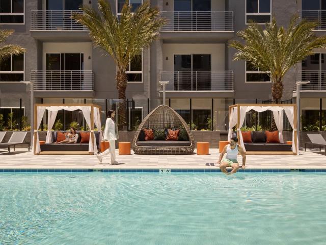 2 BR, 2 BA Apartment 21010 Erwin Street Unit 355, Woodland Hills, CA 91367