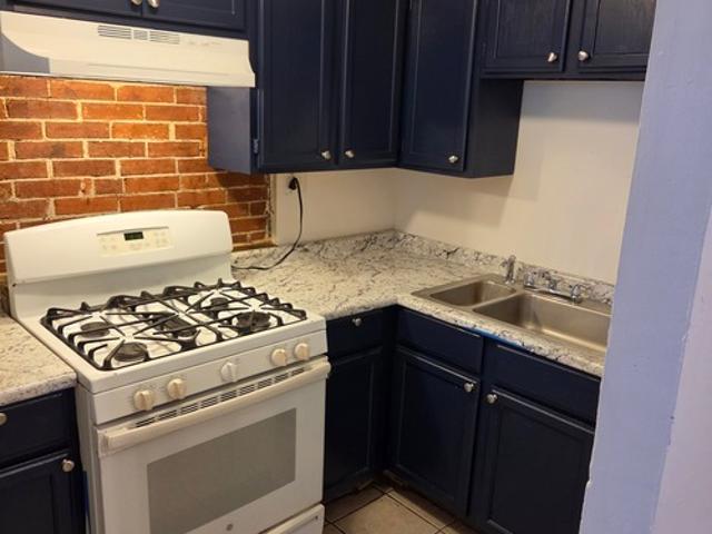 2 BR, 2 BA Apartment 2102 Chippewa St, Unit #2, St. Louis, MO 63118