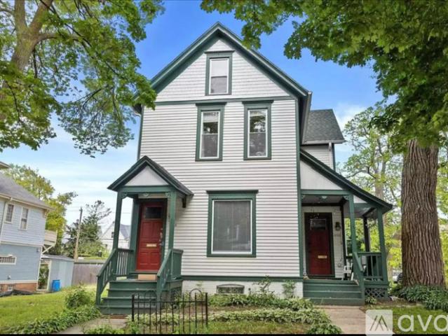 2 BR, 2 BA Apartment 2102 N Cambridge Ave, Unit 2102, Milwaukee, WI 53202