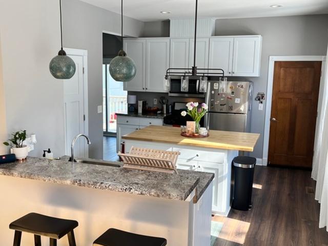 2 BR, 2 BA Apartment 2102 N Cambridge Ave, Unit 2102, Milwaukee, WI 53202