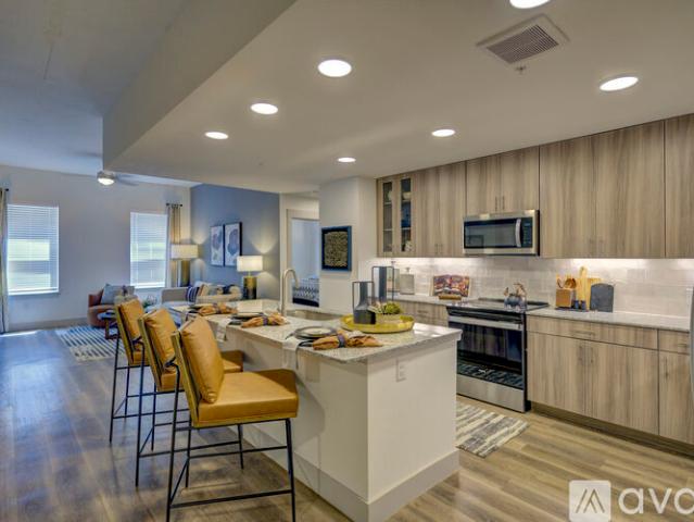 2 BR, 2 BA Apartment 2109 E Riverside Dr, Unit 1, Austin, TX 78741