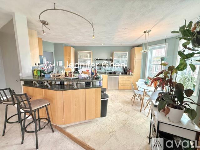 2 BR, 2 BA Apartment 210 Chestnut Hill Ave, Unit 5, Boston, MA 02135