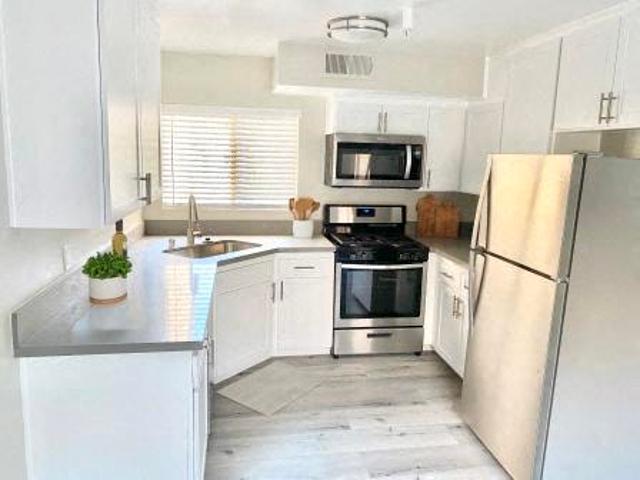 2 BR, 2 BA Apartment 210 E Garfield Avenue Unit 02, Glendale, CA 91205