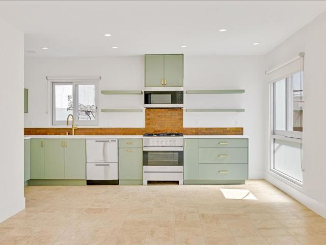 2 BR, 2 BA Apartment 210 S Hamilton Dr, Beverly Hills, CA 90211