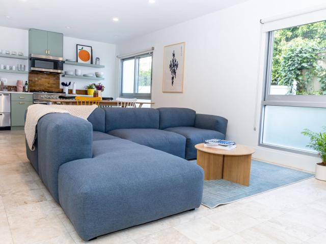 2 BR, 2 BA Apartment 210 S Hamilton Dr, Beverly Hills, CA 90211