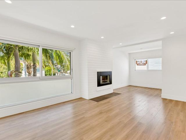 2 BR, 2 BA Apartment 210 S Hamilton Dr, Beverly Hills, CA 90211