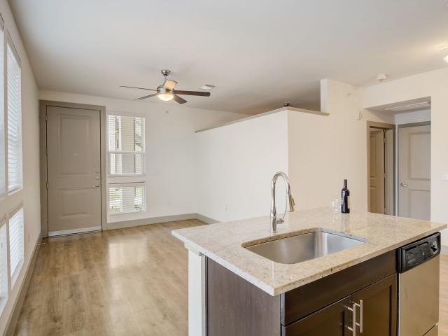 2 BR, 2 BA Apartment 2110 N Peak St Unit 2112, Dallas, TX 75204