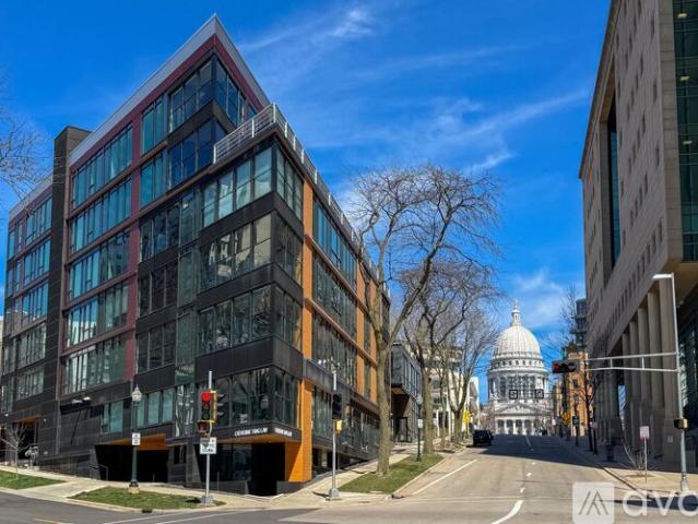 2 BR, 2 BA Apartment 211 South Henry Street, Unit 402, Madison, WI 53703