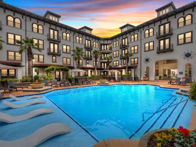 2 BR, 2 BA Apartment 2121 Allen Parkway Unit 1058, Houston, TX 77019