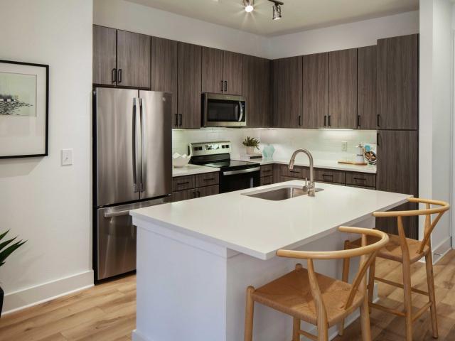 2 BR, 2 BA Apartment 2125 Yale Street Unit 253, Houston, TX 77008