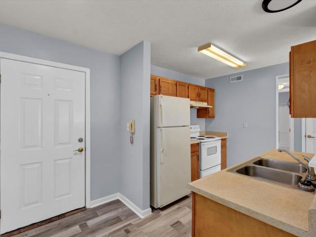 2 BR, 2 BA Apartment 2132 Rowan Street, Louisville, KY 40212