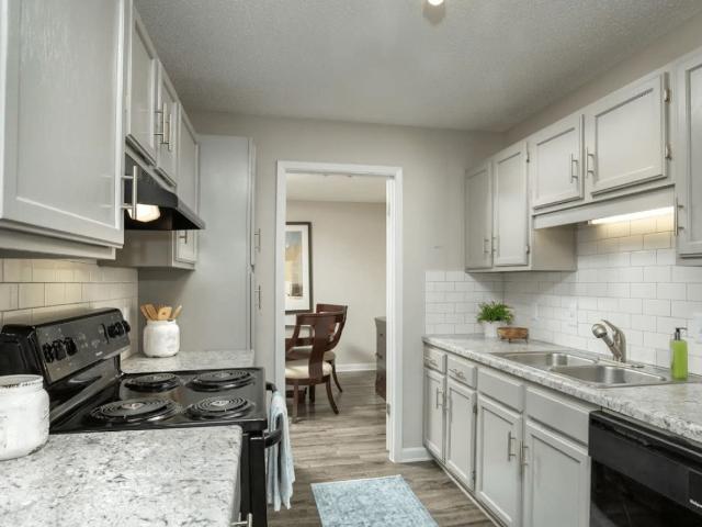 2 BR, 2 BA Apartment 2135 Centennial Drive Unit 27 27 2723, Birmingham, AL 35216