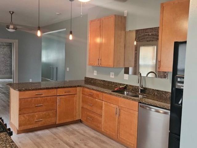 2 BR, 2 BA Apartment 2137 California Avenue, Unit 1F, St. Louis, MO 63104
