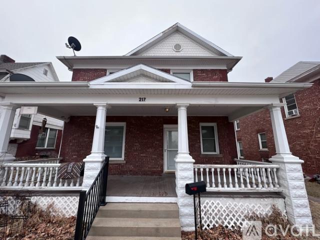 2 BR, 2 BA Apartment 217 N 9th St, Unit 1, Atchison, KS 66002