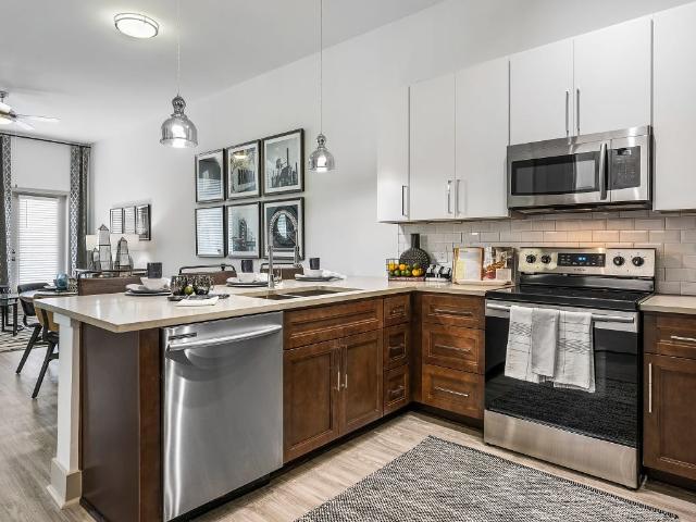 2 BR, 2 BA Apartment 2173 Highland Avenue Unit H1417, Birmingham, AL 35205