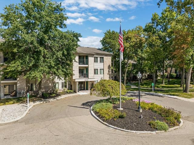 2 BR, 2 BA Apartment 21900 Farmington Road Unit 209, Farmington, MI 48336