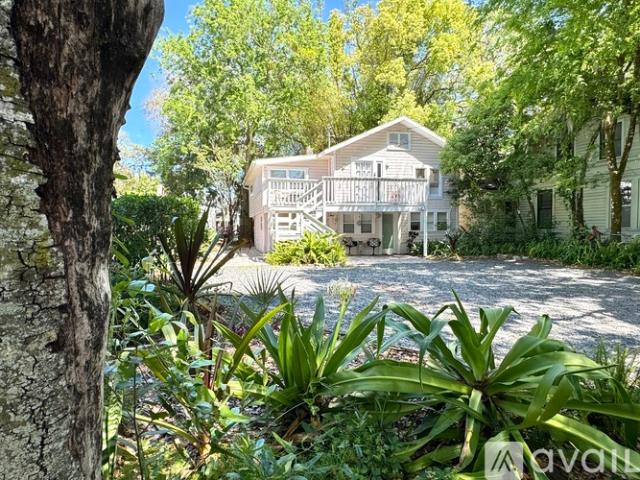 2 BR, 2 BA Apartment 21 Arenta St, Unit UPSTAIRS, St. Augustine, FL 32084
