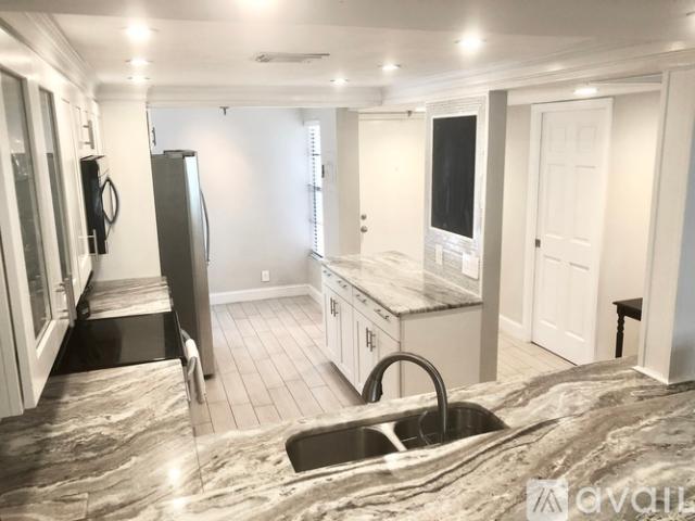 2 BR, 2 BA Apartment 21 Royal Palm Way, Unit 201, Boca Raton, FL 33432