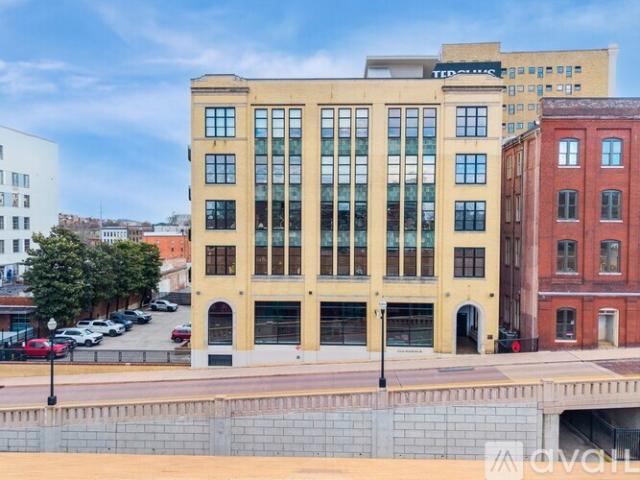 2 BR, 2 BA Apartment 220 W Jackson Avenue, Unit 205, Knoxville, TN 37902