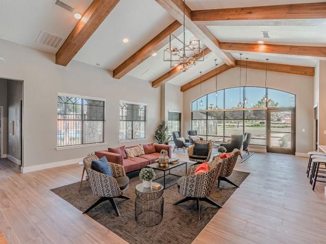 2 BR, 2 BA Apartment 220 Stoneport Drive Unit 10303, Dallas, TX 75217