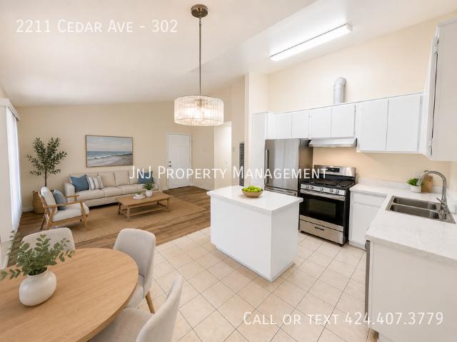 2 BR, 2 BA Apartment 2211 Cedar Ave, Long Beach, CA 90806
