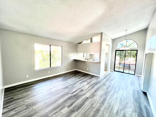 2 BR, 2 BA Apartment 2211 Cedar Ave, Long Beach, CA 90806