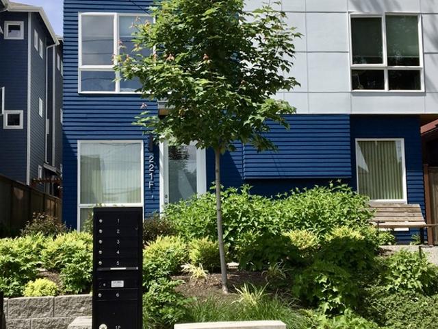 2 BR, 2 BA Apartment 221 24th Ave E, Seattle, WA 98112