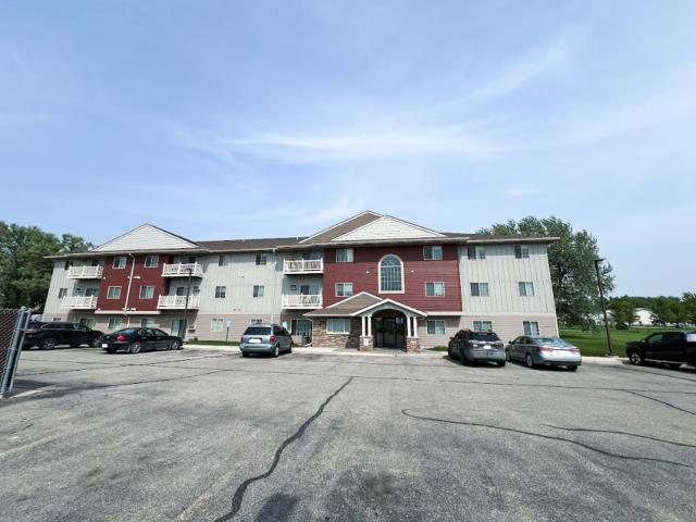 2 BR, 2 BA Apartment 221 2nd Street, Dodge Center, MN 55927