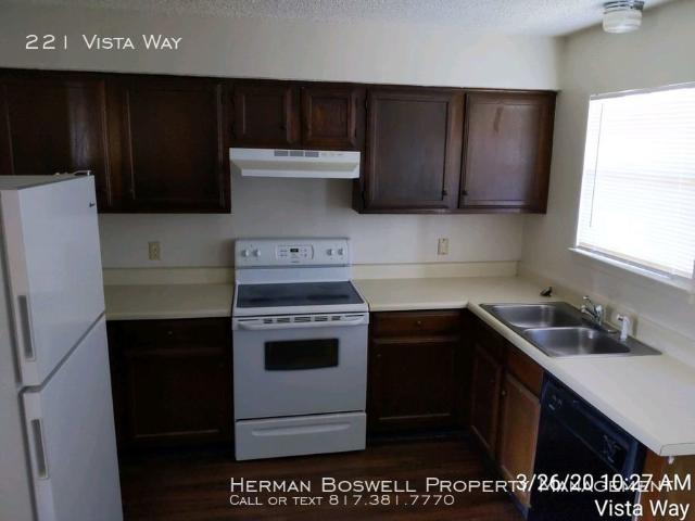 2 BR, 2 BA Apartment 221 Vista Way, Benbrook, TX 76126