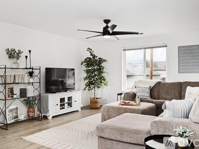 2 BR, 2 BA Apartment 221 Northeast Steiger Street, Grants Pass, OR 97526