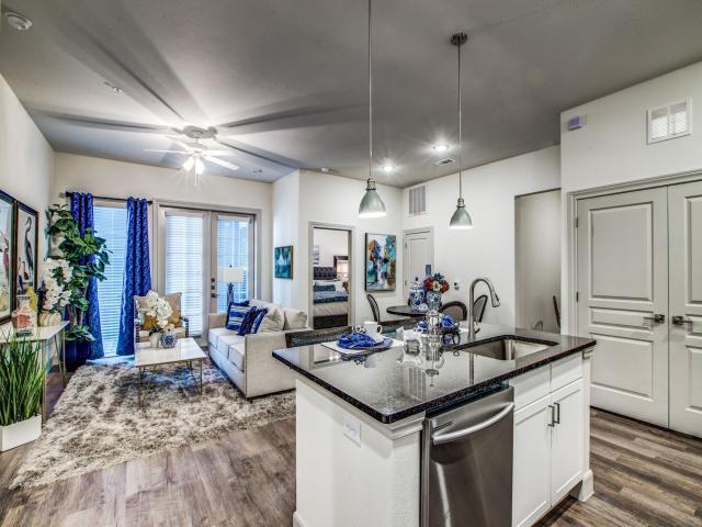 2 BR, 2 BA Apartment 2220 Pinegate Dr Unit 308, Houston, TX 77008