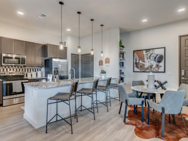 2 BR, 2 BA Apartment 2223 Hawes Avenue Unit 324, Dallas, TX 75235