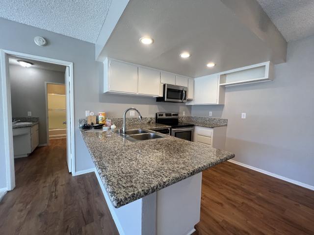 2 BR, 2 BA Apartment 222 North Muller Street Unit 038, Anaheim, CA 92801