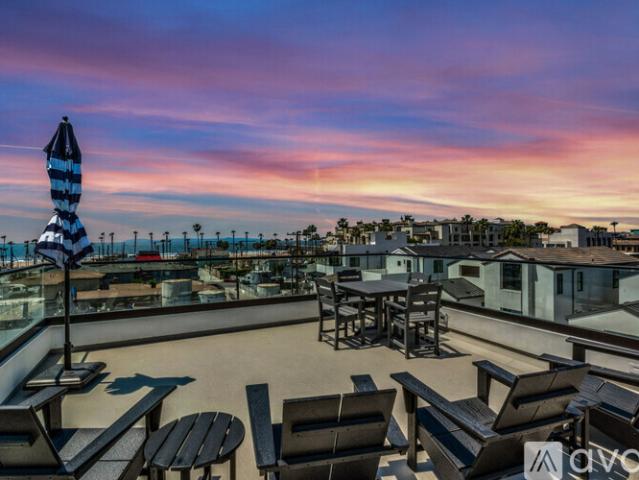 2 BR, 2 BA Apartment 227 1st St, Unit 3, Huntington Beach, CA 92648
