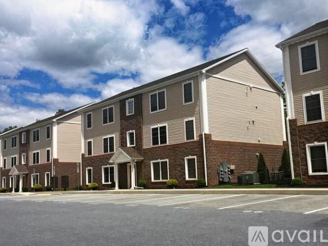 2 BR, 2 BA Apartment 227 East High Street, Unit Oak Grove Apartments, Middletown, PA 17057