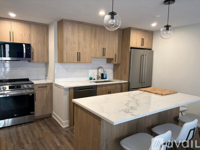 2 BR, 2 BA Apartment 227 East Walton Place, Unit 9W, Chicago, IL 60611