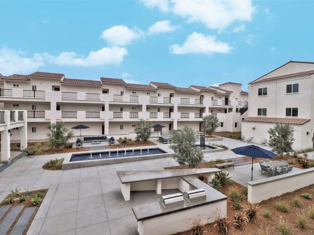 2 BR, 2 BA Apartment 2250 East Pleasant Valley Road Unit 220, Oxnard, CA 93033