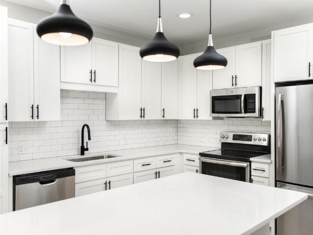 2 BR, 2 BA Apartment 2250 Hawkins Street Unit 400, Charlotte, NC 28203