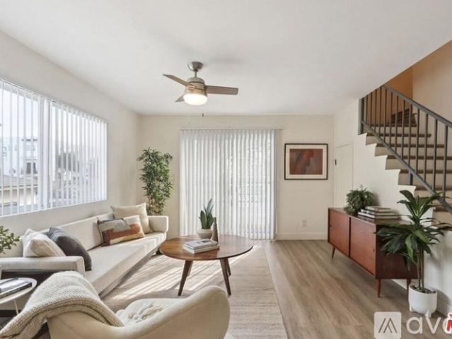 2 BR, 2 BA Apartment 2251 Crenshaw Blvd, Unit #8, Los Angeles, CA 90016